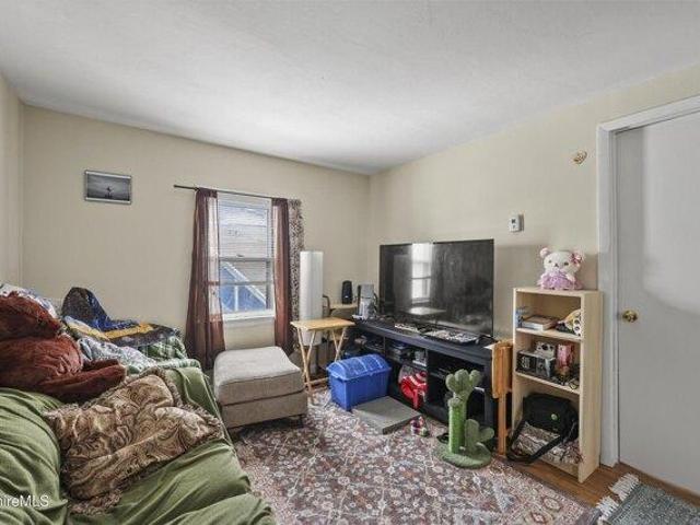 house with 5 bedroom, North Adams MA ES103249677