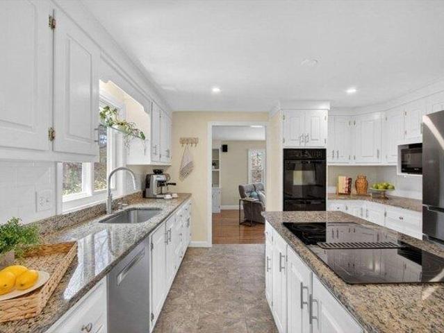 house with 5 bedroom, North Andover MA ES103037312