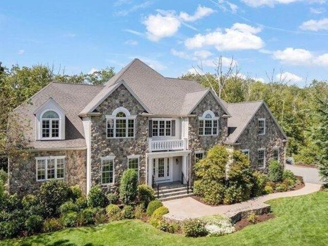 house with 5 bedroom, North Attleboro MA DLS102633380