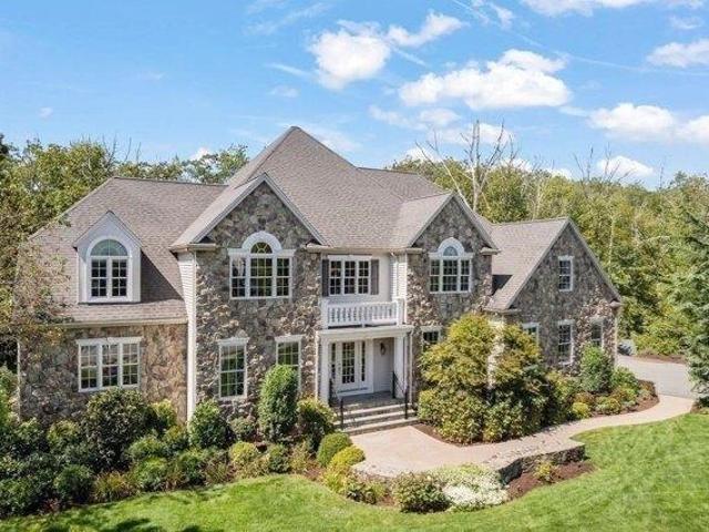 house with 5 bedroom, North Attleboro MA DS102215582