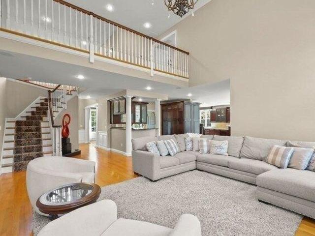 house with 5 bedroom, North Attleboro MA ES104831947