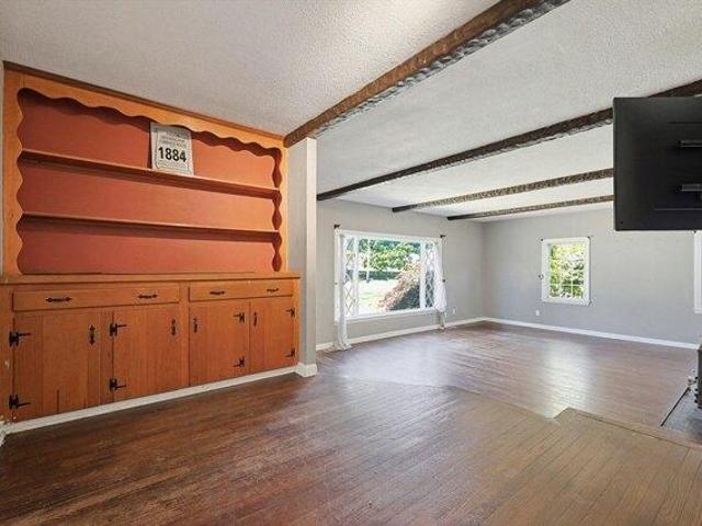 house with 5 bedroom, North Attleboro MA ES105143856