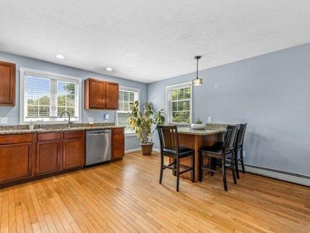 house with 5 bedroom, North Attleboro MA ES105256321