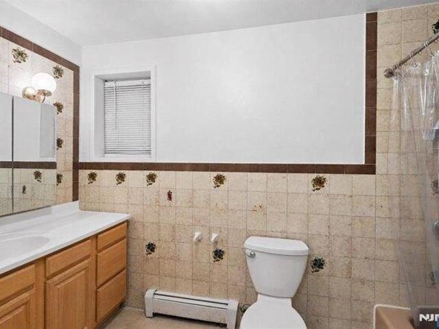 house with 5 bedroom, North Bergen NJ DS103162680