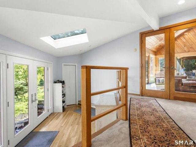 house with 5 bedroom, North Branford CT ES104541796