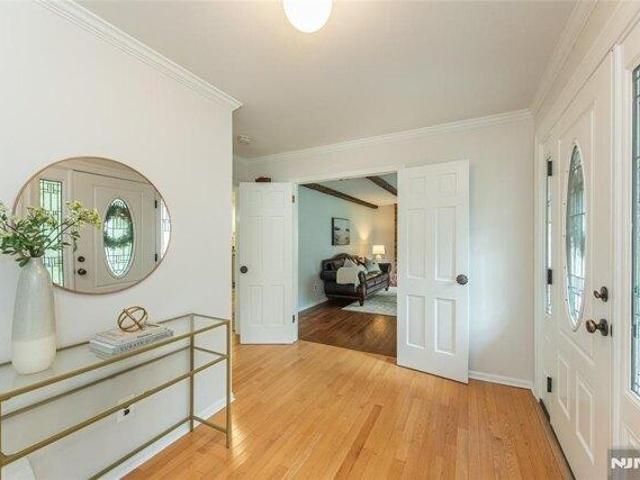 house with 5 bedroom, North Caldwell NJ DLS101999311