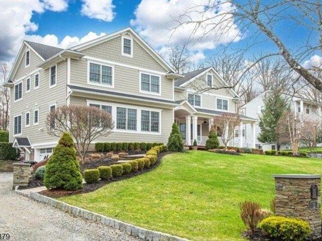 house with 5 bedroom, North Caldwell NJ DLS102826486