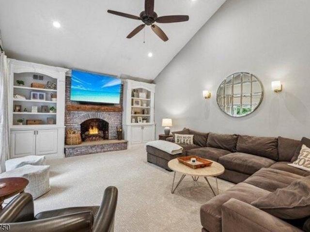 house with 5 bedroom, North Caldwell NJ ES105173298