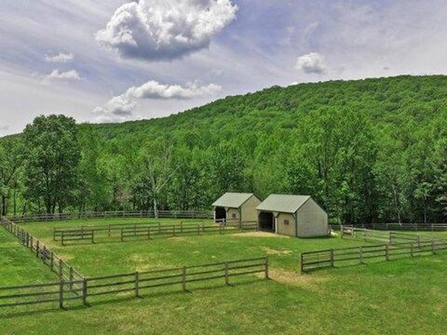 house with 5 bedroom, North Granby CT ES104790699