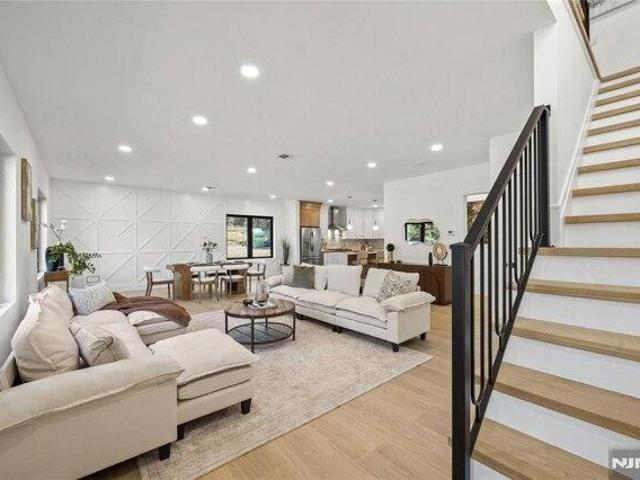 house with 5 bedroom, North Haledon NJ DS104409252