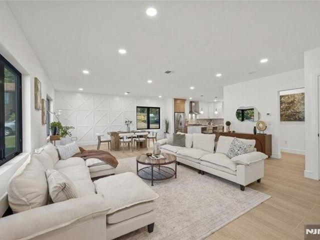 house with 5 bedroom, North Haledon NJ ES104409252