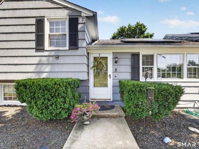 house with 5 bedroom, North Haven CT ES104920734