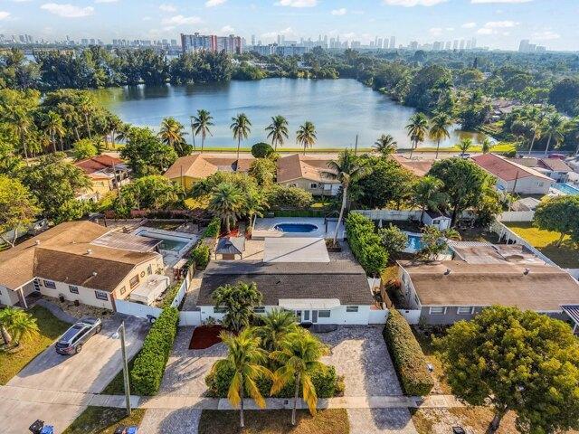 house with 5 bedroom, North Miami Beach FL DLS89449581