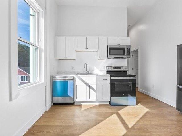 house with 5 bedroom, North Reading MA ES104811813