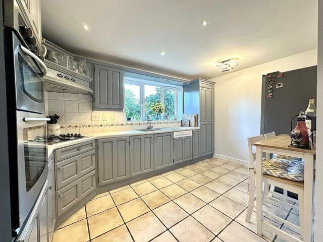 House With 5 Bedroom Northampton Northamptonshire ELS86672783