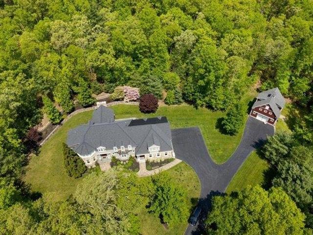 house with 5 bedroom, Northborough MA ES104607591