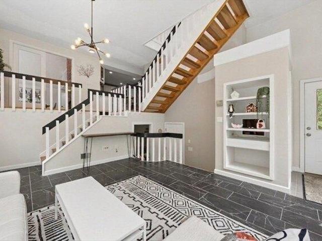 house with 5 bedroom, Northborough MA ES104833909