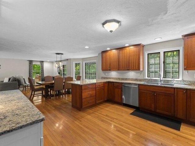 house with 5 bedroom, Northbridge MA ES103221895
