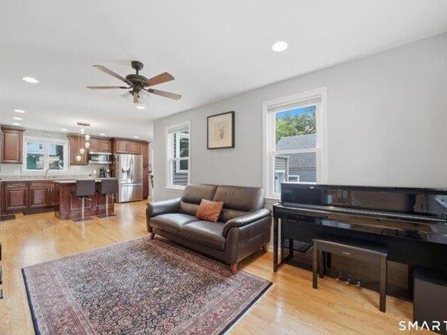 house with 5 bedroom, Norwalk CT ES104296555