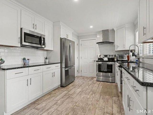 house with 5 bedroom, Norwalk CT ES104510933