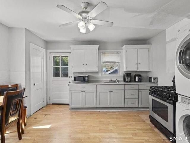 house with 5 bedroom, Norwalk CT ES103619522