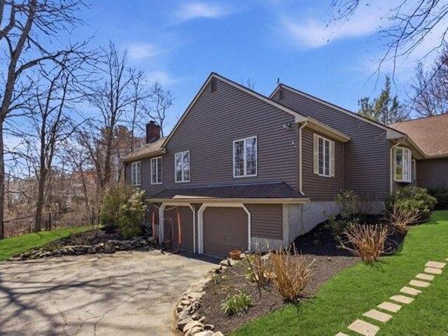 house with 5 bedroom, Norwood MA ES105060088