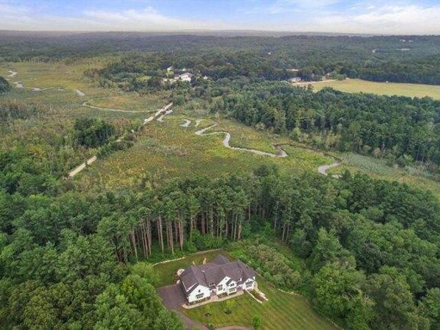 house with 5 bedroom, Norfolk MA DS104441411