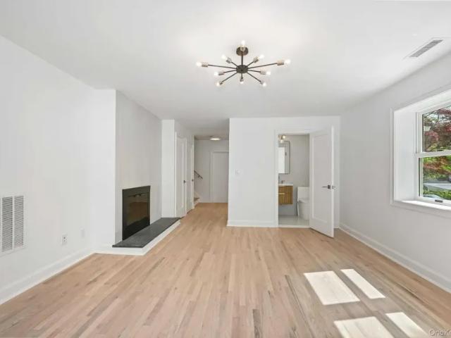 house with 5 bedroom, NY NY ES102204394