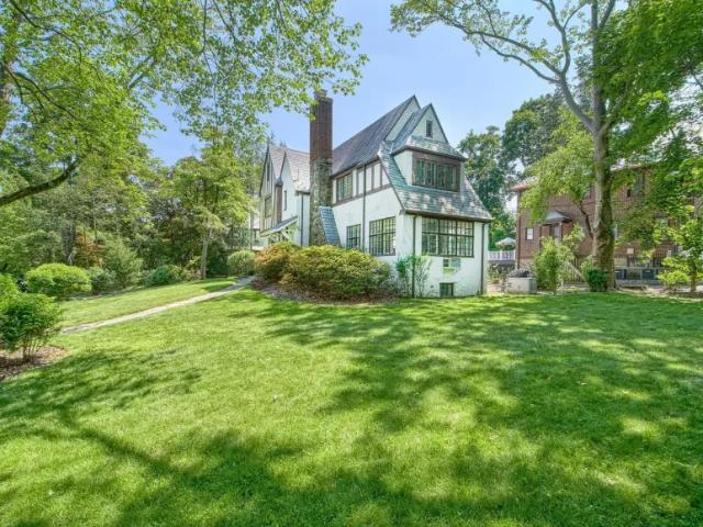 house with 5 bedroom, NY NY ES102715700