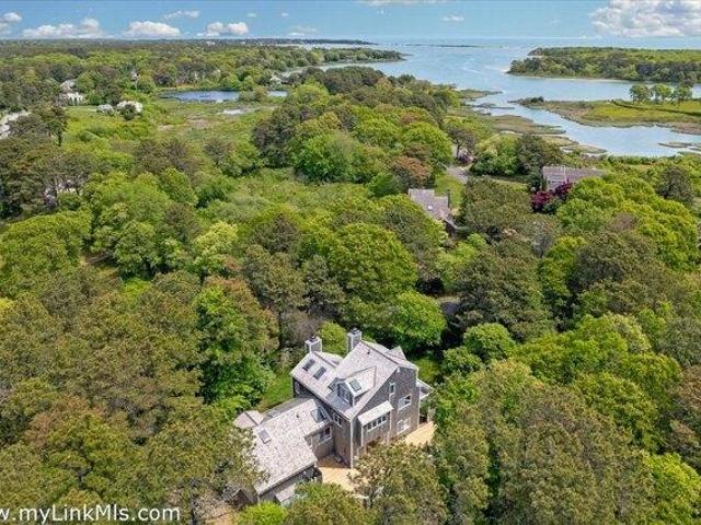 house with 5 bedroom, Oak Bluffs MA DS102444917