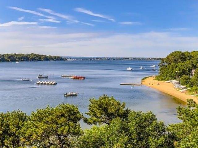 house with 5 bedroom, Oak Bluffs MA DS103073466