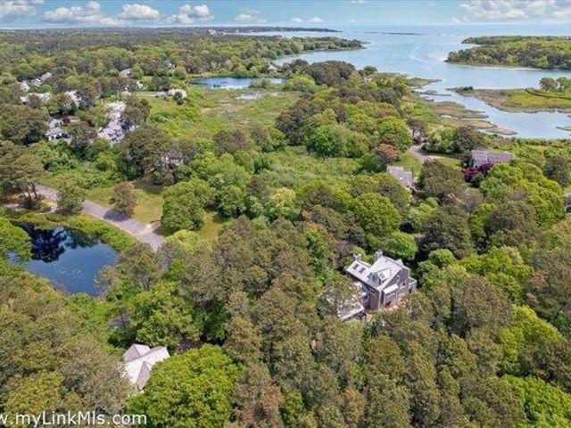 house with 5 bedroom, Oak Bluffs MA ES104480533
