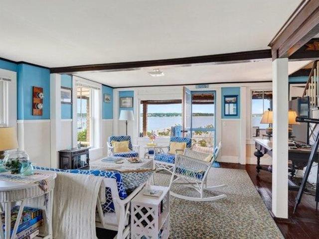 house with 5 bedroom, Oak Bluffs MA ES104904723