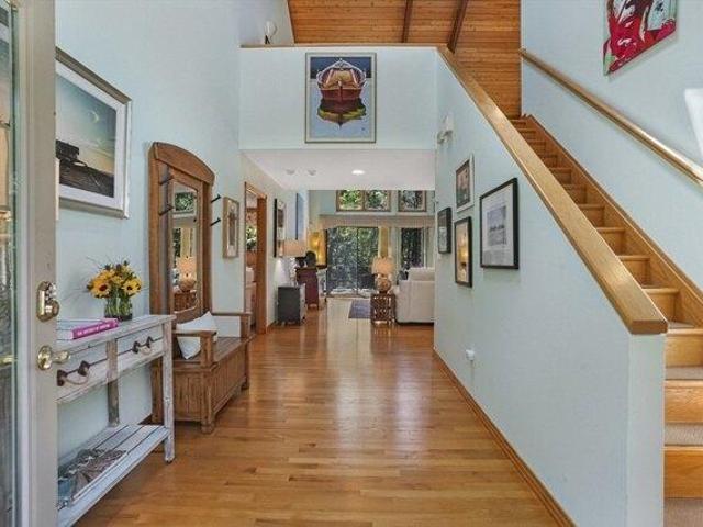 house with 5 bedroom, Oak Bluffs MA ES103848434