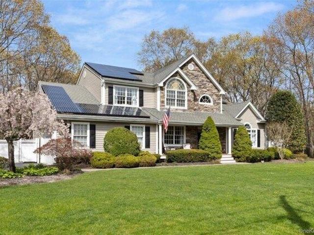 house with 5 bedroom, Oakdale NY ES103624269