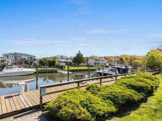 house with 5 bedroom, Oakdale NY ES103622092