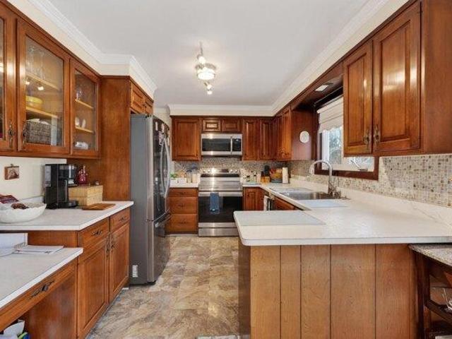house with 5 bedroom, Oakland ME DS102563420