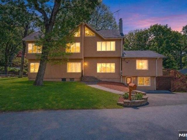 house with 5 bedroom, Oakland NJ DLS102827703