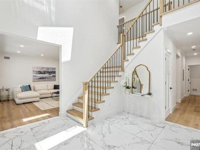 house with 5 bedroom, Oradell NJ DLS102565892