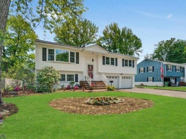 house with 5 bedroom, Paramus NJ DLS102475448