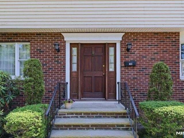 house with 5 bedroom, Paramus NJ DS104374899