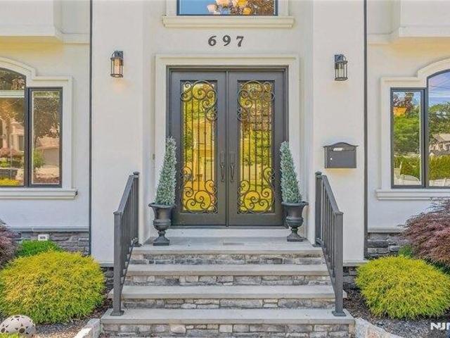 house with 5 bedroom, Paramus NJ DS104411087