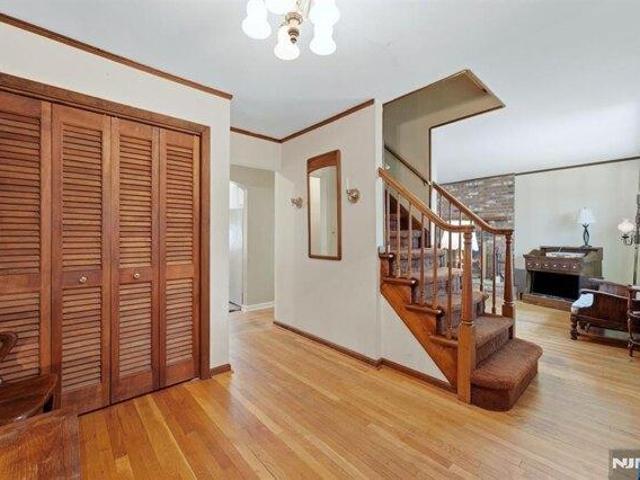 house with 5 bedroom, Paramus NJ ES104374899