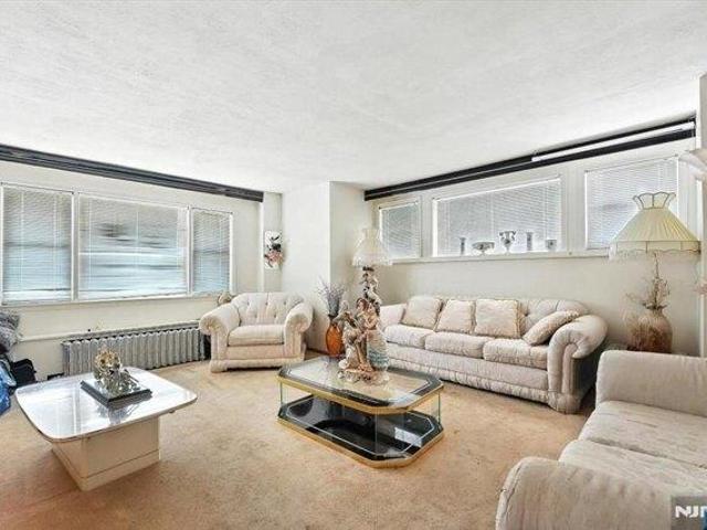 house with 5 bedroom, Passaic NJ ES104832709