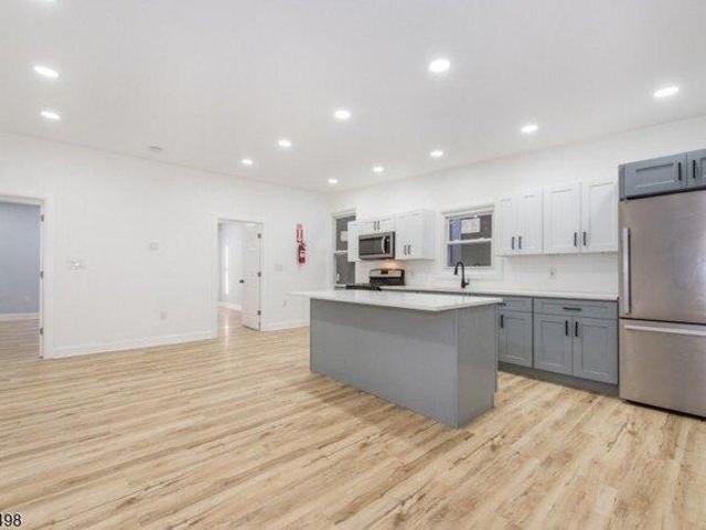 house with 5 bedroom, Paterson NJ ES105192706