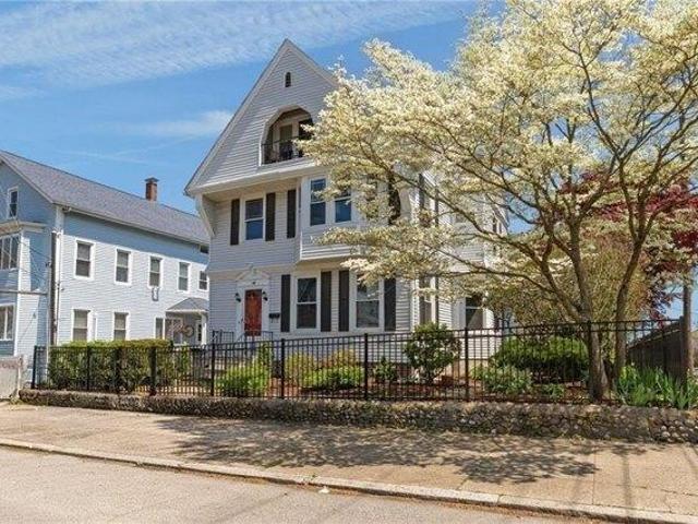 house with 5 bedroom, Pawtucket RI DS102060475