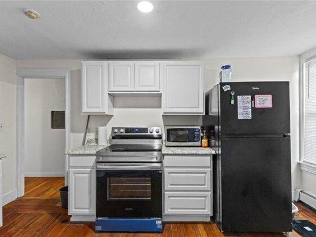 house with 5 bedroom, Pawtucket RI ES103070270
