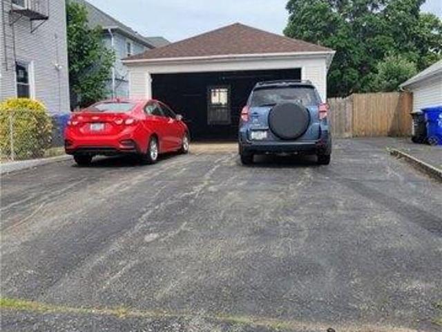 house with 5 bedroom, Pawtucket RI ES103097368