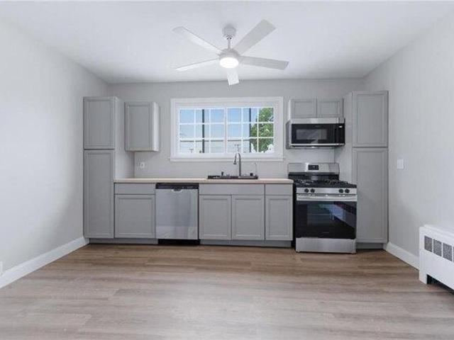 house with 5 bedroom, Pawtucket RI ES103223933