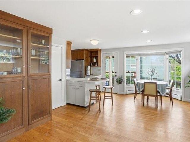 house with 5 bedroom, Pawtucket RI ES105093121